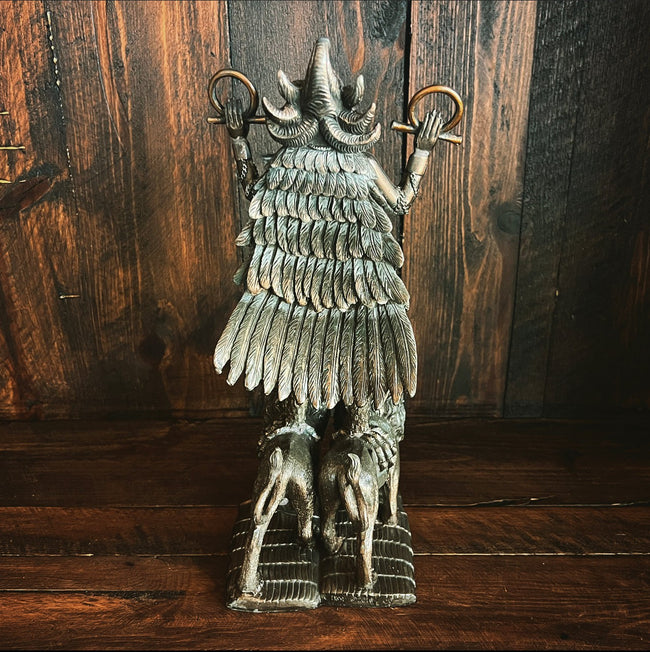 Statues – www.thewitchesmoon.com