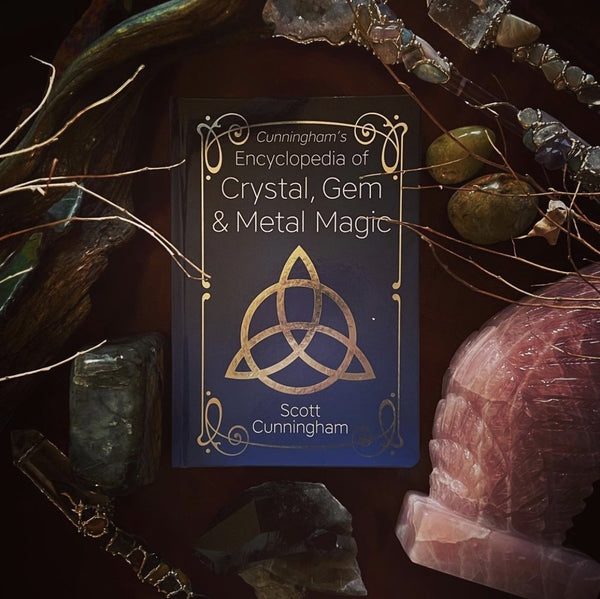Crystal, Gem & Metal Magic Book (Exclusive Special Edition Silver Gild ...